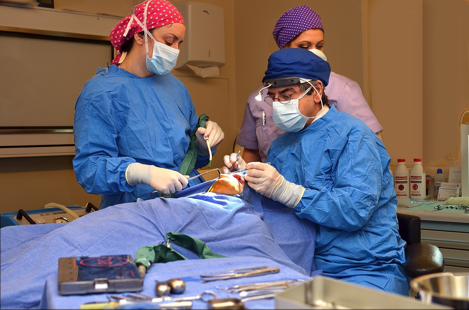 Δείτε πλούσιο φωτογραφικό υλικό από τα Ιατρεία μας τους χώρους μας κ,α