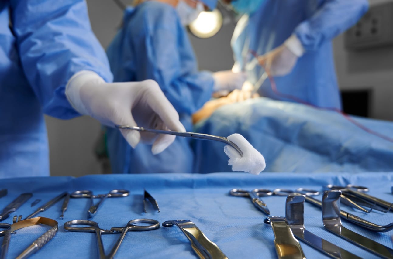 Πρέπει τα οδοντικά εμφυτεύματα να τοποθετούνται σε συνθήκες ...